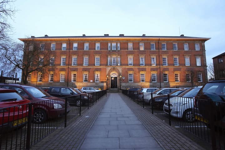 Central 1-bed Apartment With Allocated Parking. - York, UK