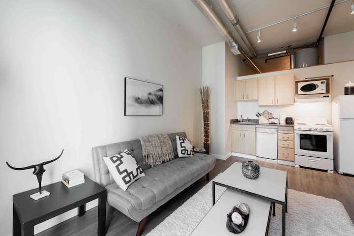 Downtown, Edmonton Vacation Rentals & Homes - Edmonton, Canada | Airbnb