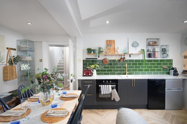The Courtyard - 2 Bed Apt In Georgian Townhouse - バース
