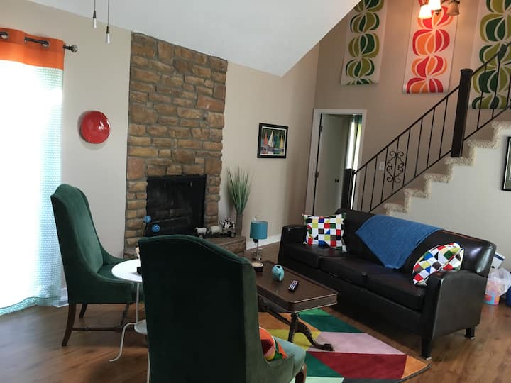 The Ugly Duckling-1st Floor Master-room For 2-10! - Lexington, KY