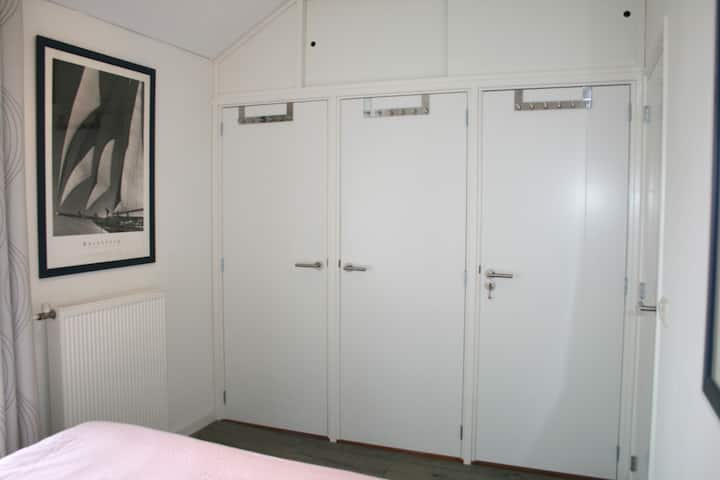 Heerlijk Huis Aan Het Water - Heerenveen