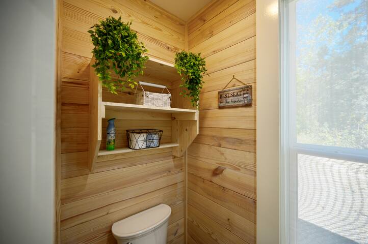 BRAND NEW! Modern-Rustic 1 Bedroom Honeymoon Cabin