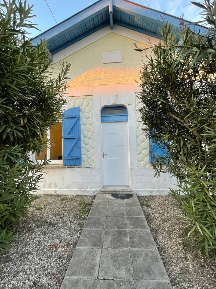 Maison Bleue Avec Jardin Aux Portes De Bordeaux - Latresne