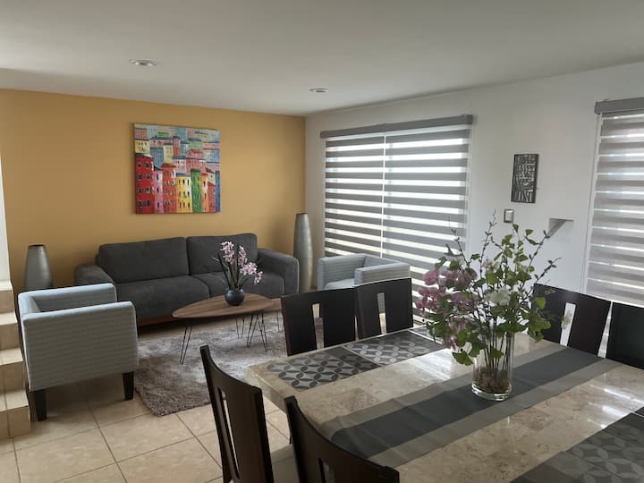 Casa En Fracc Privado Con Lago - León