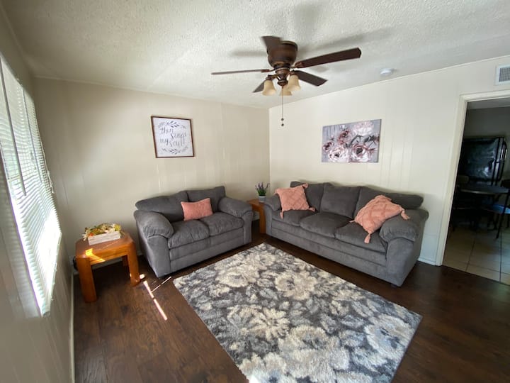Cozy 2 Bedroom  In Historic Fairmount District - Fairmount-Southside Historic District - Fort Worth