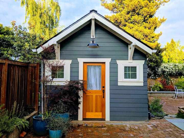 Private Cottage In Urban Oasis - Seattle, WA