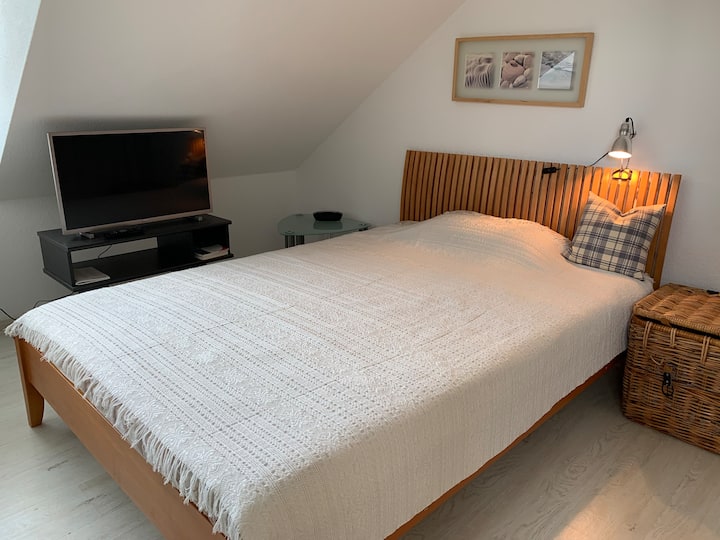 Gemütliches Gästezimmer Mit Eigenem Bad - Düsseldorf