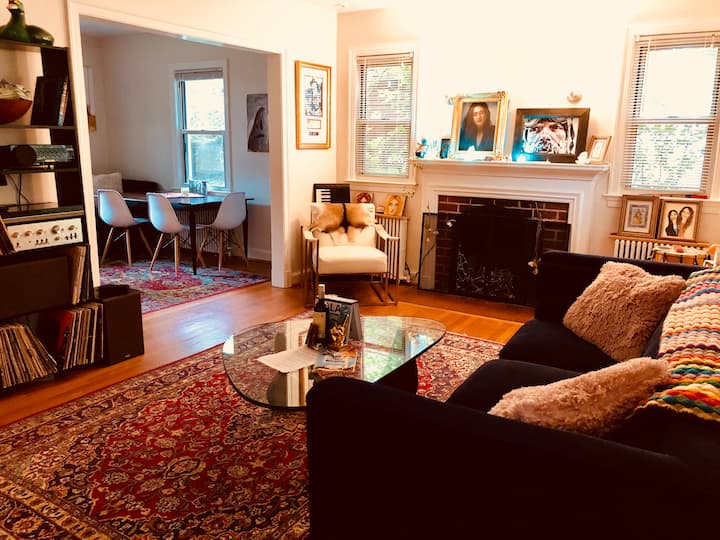 The Happy House By Au/tenleytown Metro - Bethesda, MD