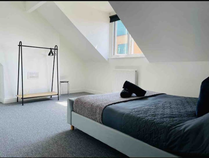 City Centre River Loft / Wifi /Close To Everything - Cardiff