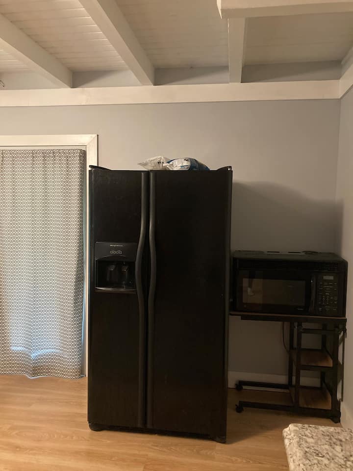 Quiet Private Suite Near Main Street, High Point - High Point, NC