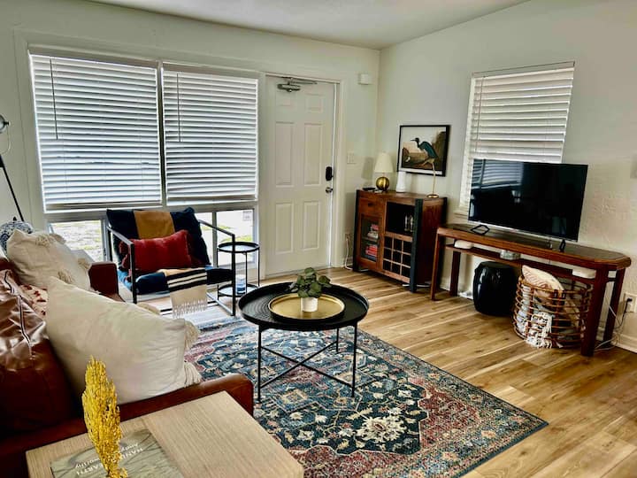Adorable 2 Bedroom Charmer - St. Petersburg, FL