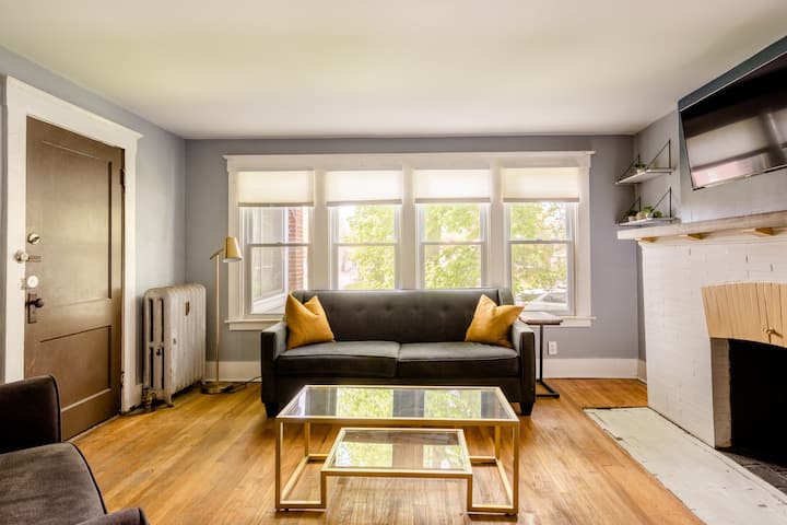 ☆Home Away From Home☆ First Floor Flat - Detroit