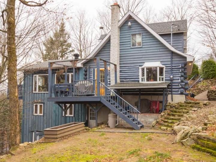 La Maison Bleue - Chalets for Rent in Brownsburg-Chatham, Quebec, Canada