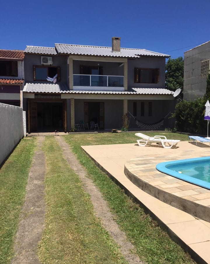 Casa Com 4 Quartos E Piscina P/ Aproveitar O Verão - Tramandaí