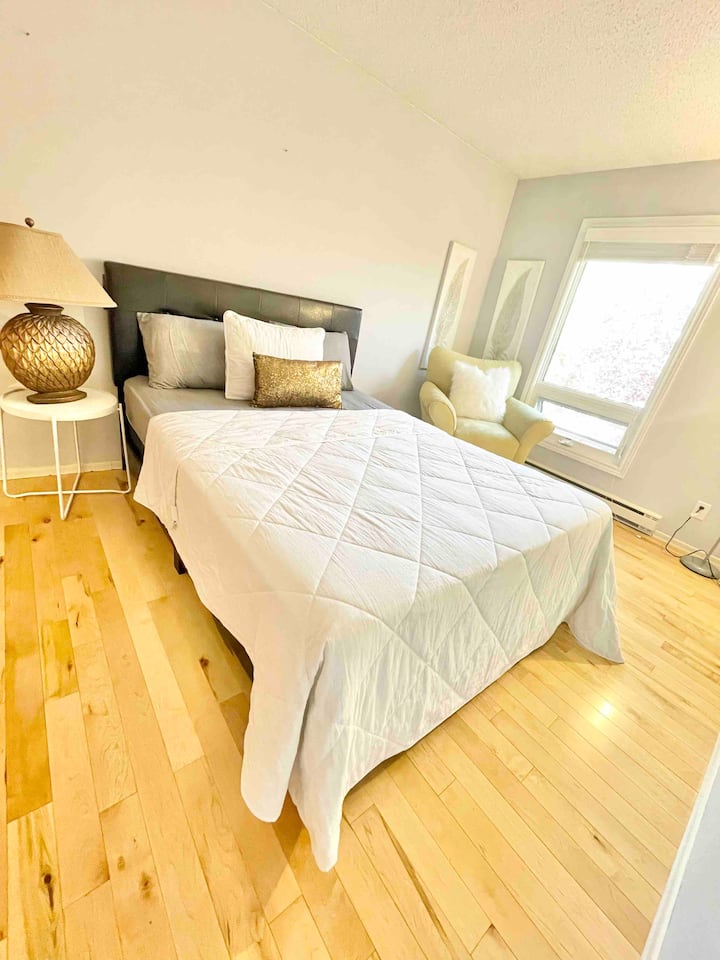 Bright & Premium Home - Winnipeg