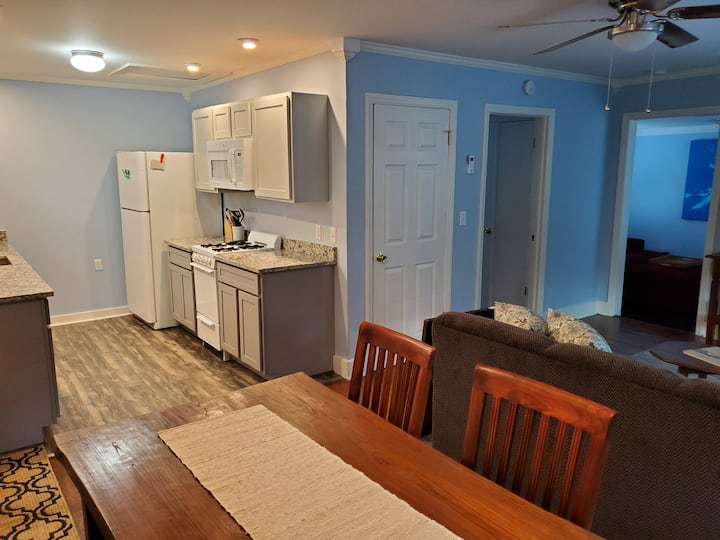 Paradise Blue, Bright, Airy Carriage House In Town - Beaufort, SC