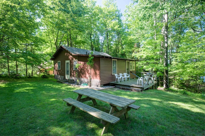 Cozy Cabin Near The Lake
