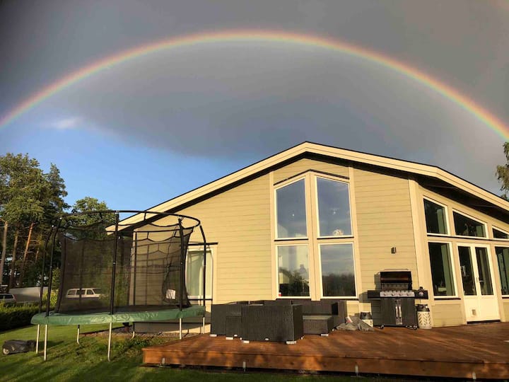 Modern Villa Med Bubbelpool - Kungsängen