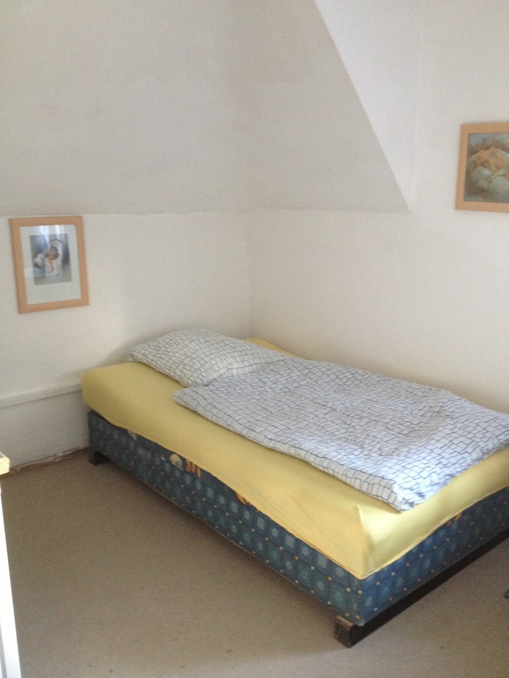 2 Zwei Bett Zimmer Mit Kleine Küche Und Bad - Diez