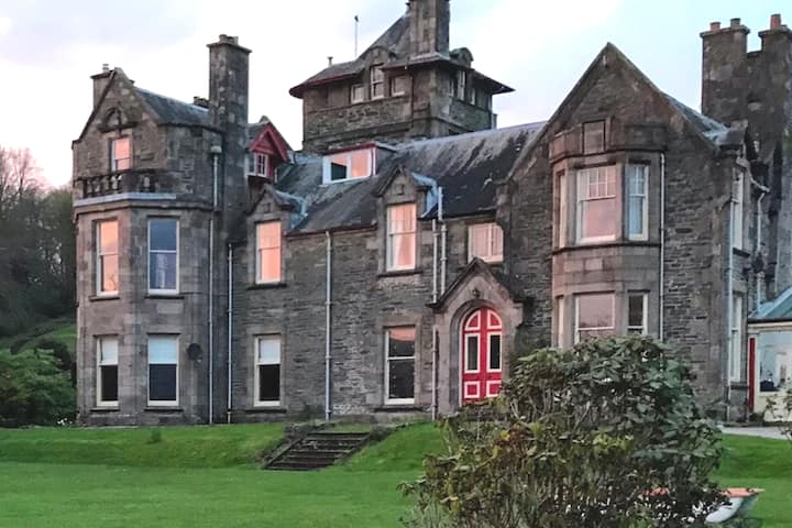 Woodside, Sea Views, 2 Bed Ground Floor Apartment - Helensburgh