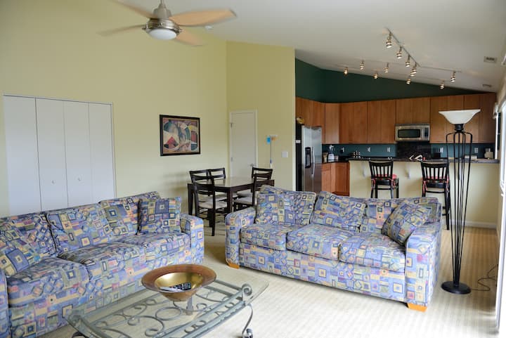 Relaxing Lake View Condo And Pool By The Beach - Dewey Beach, DE