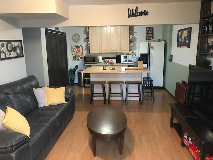 Comfy 2 Bedroom 1 Bath Near Sand Lake - Anchorage, AK