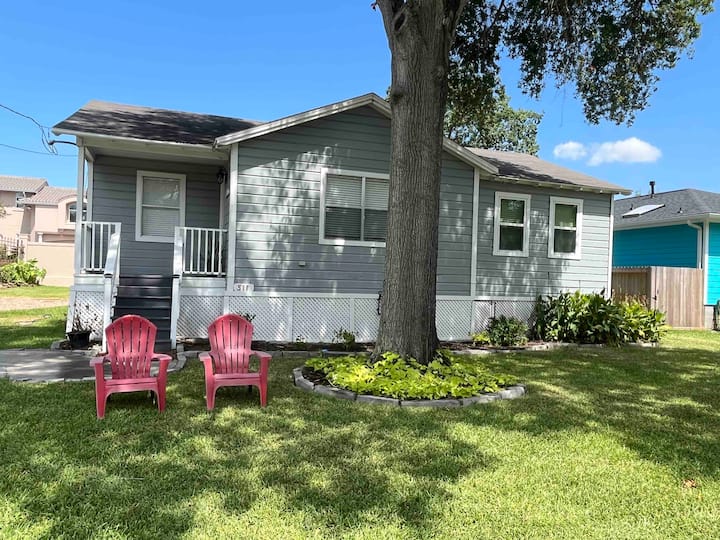 Coastal Breeze, Cottage Near The Kemah Boardwalk - Seabrook, TX