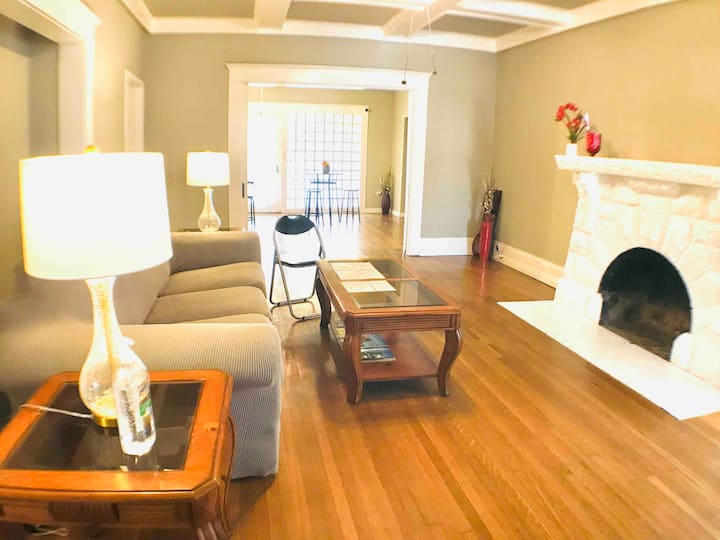 Full Bed/small Room/walk To Downtown/busy Street - Bakersfield, CA
