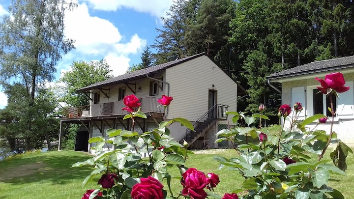 Maison Au Bord De L'eau - Treignac