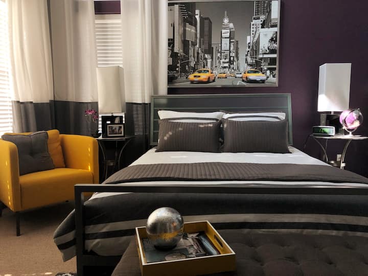 Modern "Pops Of Color"- Mins To Downtown 2b/2.5ba - Nissan Stadium Nashville