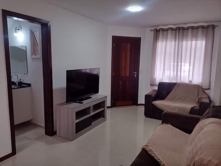 Sobrado 4 Das Américas.
Confortável E Com Garagem - São José dos Pinhais