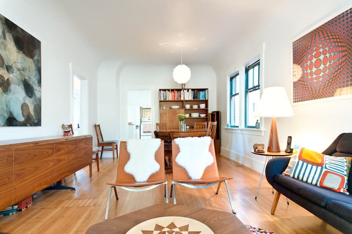 House On Downtown Edge: Fifa, Backyard + Breakfast - Vancouver