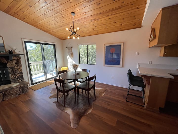 Modern Mountain Cabin In The Trees - Crestline, CA