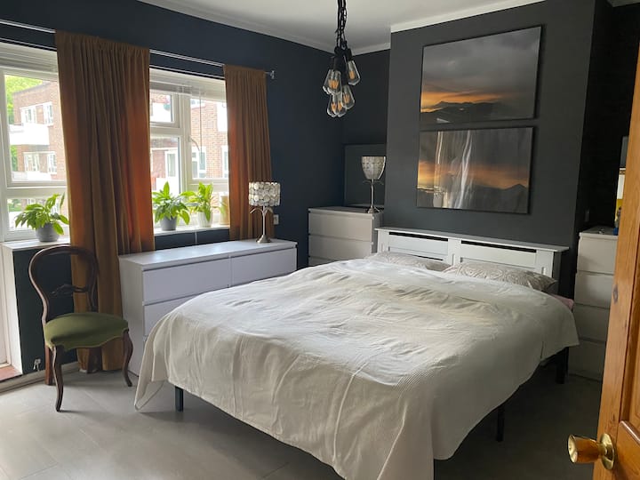Sunny, Quiet Bedroom - London