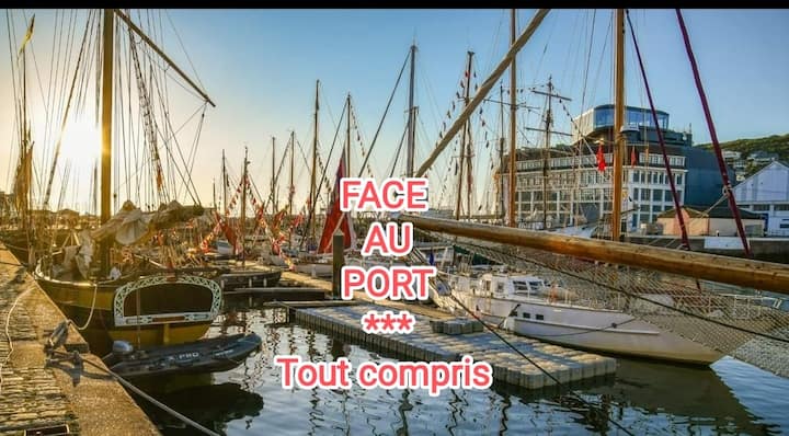 Le Reflet Des Voiles Sur Le Port De Fécamp - Fécamp