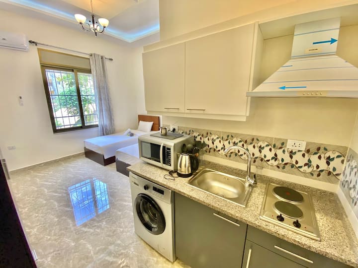 Bright & Sunny Studio W/ Mountain City View - Amman
