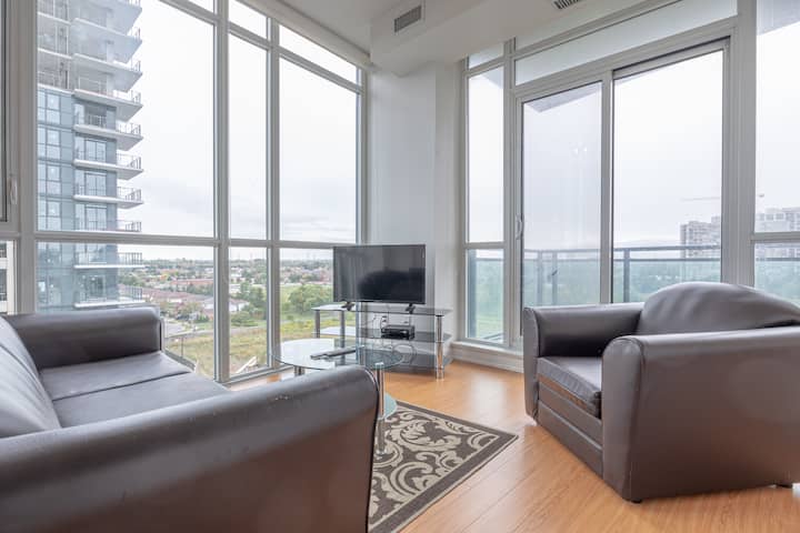 Professionally Managed Entire 2br Condo Sq1 R23 - Mississauga