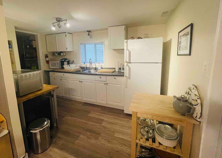 Private Living Space In Main St Neighbourhood! - Vancouver