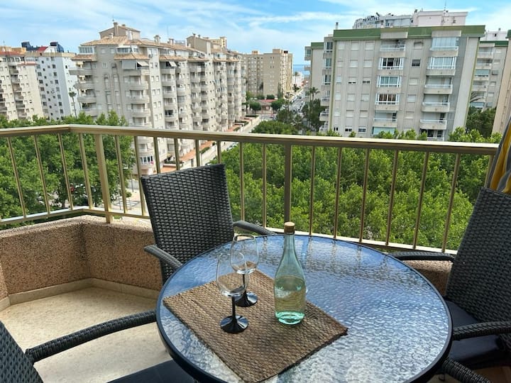 Relax Between Sea And Mountains. Leisure Or Work. - Gandía