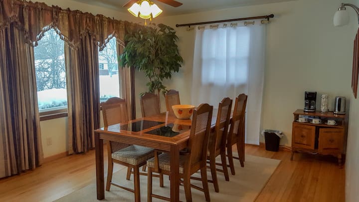 4 Br Single Ranch With 1,600 Sq Ft - Milwaukee