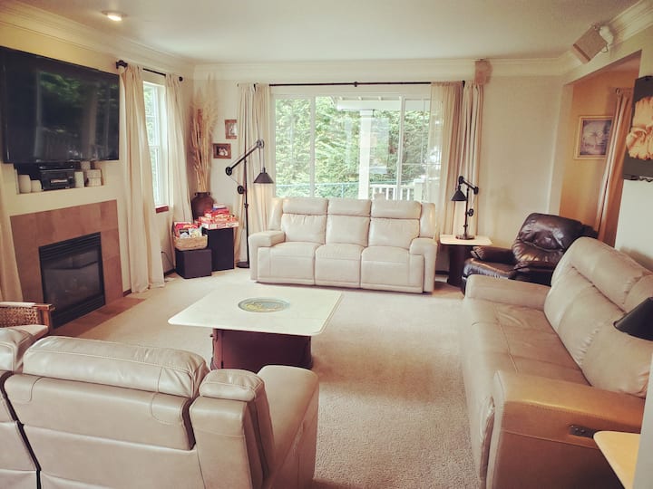 Reed Manor With Hot Tub. - Marysville, WA
