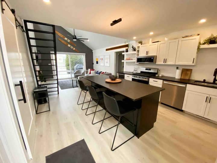 Modern Lake Wawasee Channel Front, Private Pier - Ligonier, IN