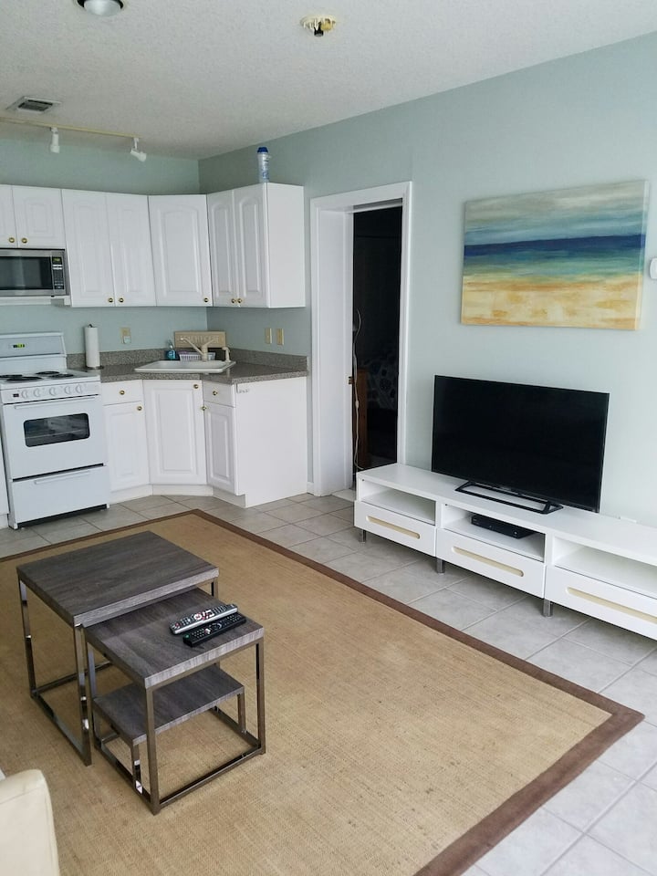Beachside Cottage - Fernandina Beach, FL