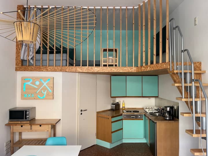 *New* Daylight-flooded Design Loft, City Center - Berlín