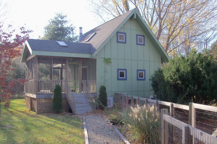 Private, Sun-filled Union Pier Cottage - Cherry Beach, Three Oaks