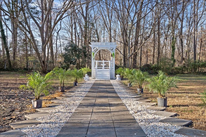 Enjoy Outdoor Living At Fully Equipped 4br Ranch - Charlotte, NC