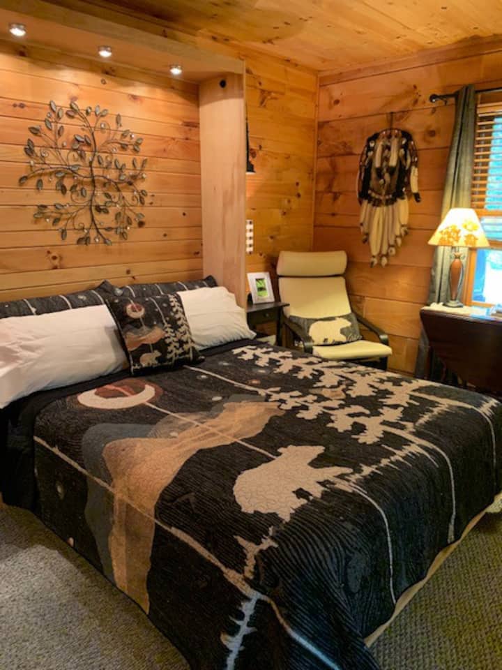 Bear Pause Inn, Mtn Log Home, Private Entry Suite. - Boone, NC