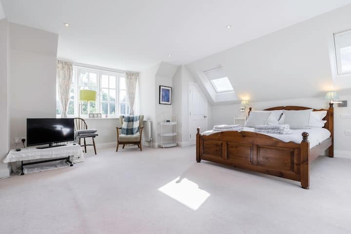Gorgeous, Bright Top Floor Studio In London - Hertfordshire