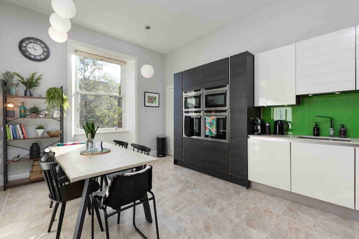 Central, Newly Refurbished 3 Bed Apartment. - Edimburgo