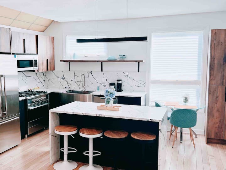 The Paris : High End Luxury Home With Free Parking - Atlanta, GA